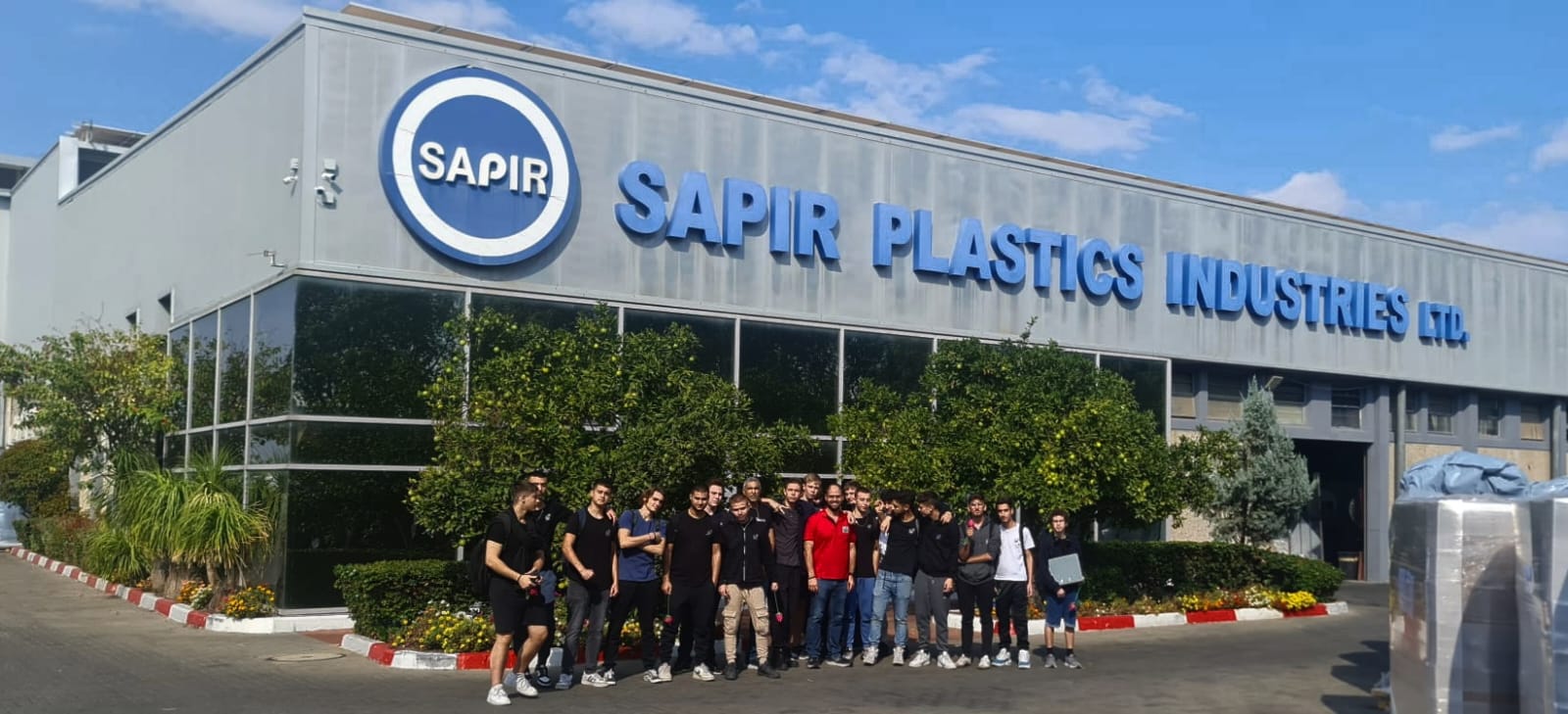 סיור לכיתה יא' מגמת חשמל מבית-ספר ניר העמק | Sapir Plastics